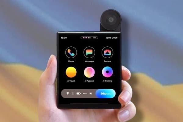 Ikko Mind One: el diminuto smartphone con pantalla cuadrada y cámara ...
